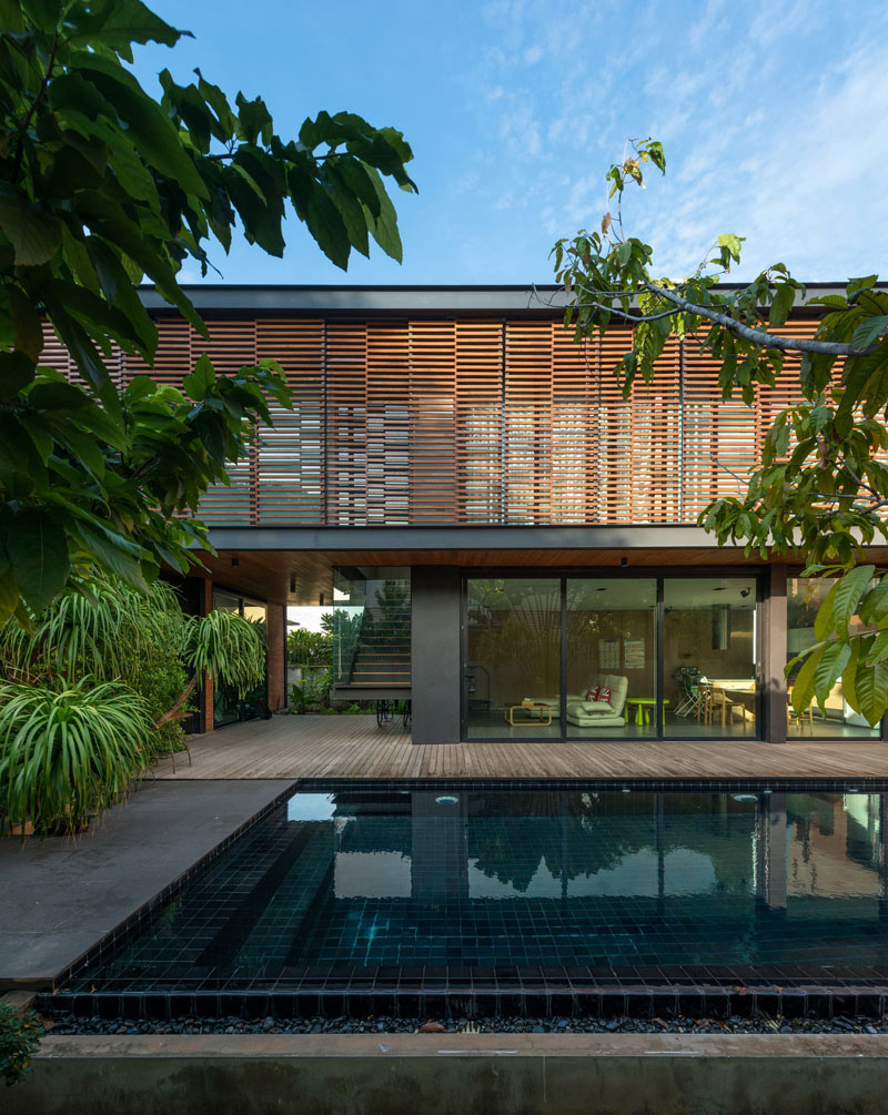 Sliding Screens Provide Privacy And Sun Protection | Architropics